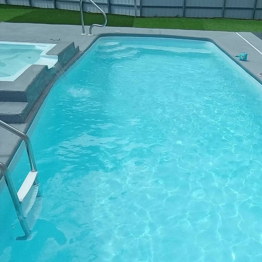 Overflow Spa 6’x7′ - Pettit Fiberglass Pools Tampa Bay