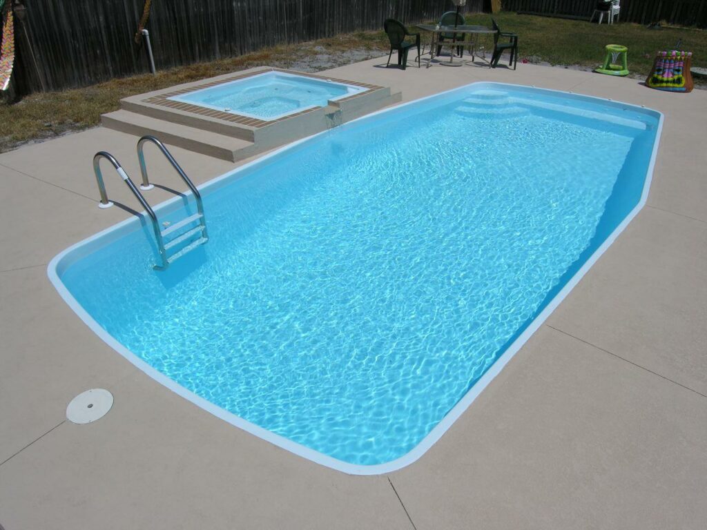 Arena - 12x27x3-5.5′ - Pettit Fiberglass Pools Tampa Bay