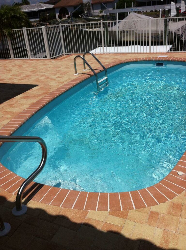 Fiesta - 10x20x3-5′ - Pettit Fiberglass Pools Tampa Bay