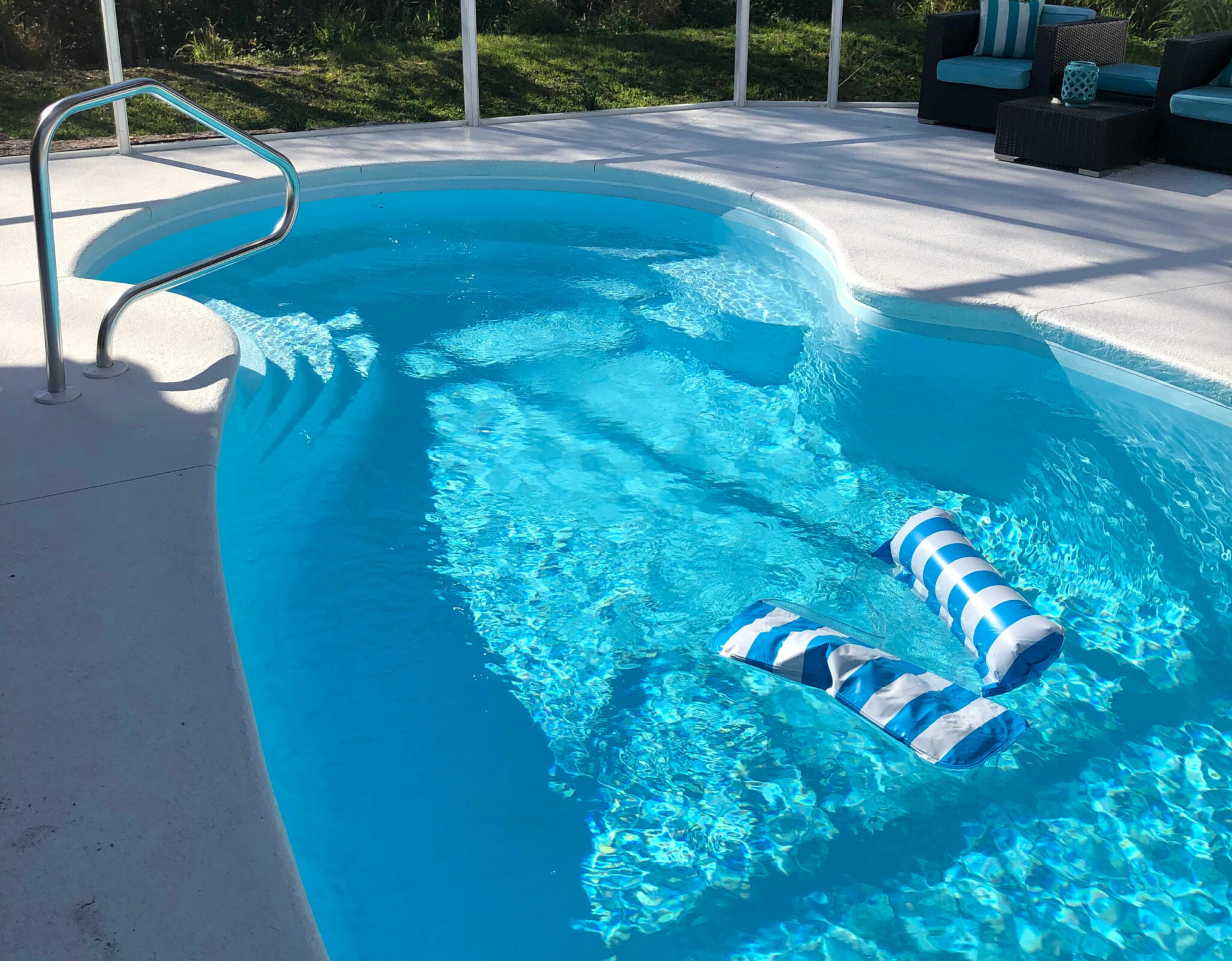 Laguna - 10.7’x22’2″x3-5.5′ - Pettit Fiberglass Pools Tampa Bay